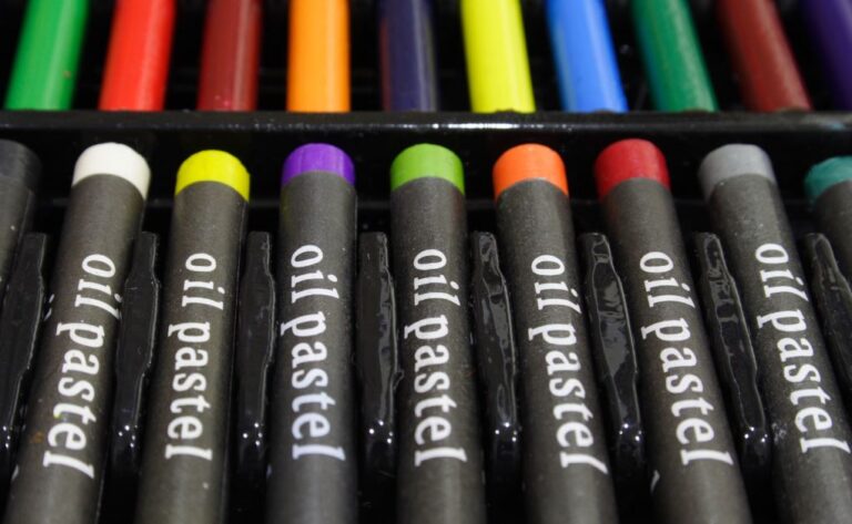 17 Best Oil Pastels For Artists: Beginners & Pros - Trendsetter A List